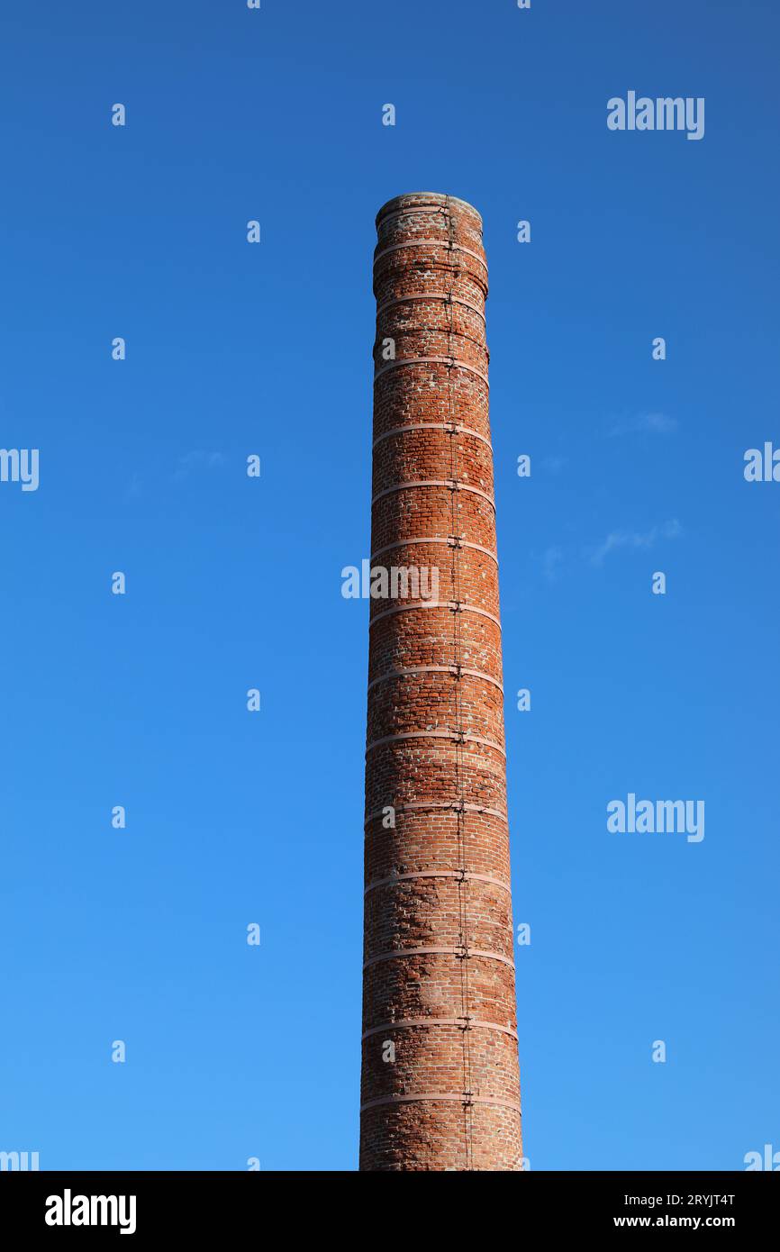 Exposed brick chimney stack hi-res stock photography and images - Alamy