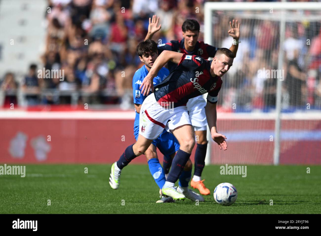 Lewis Ferguson (Bologna)Stiven Shpendi (Empoli) during the Italian ...