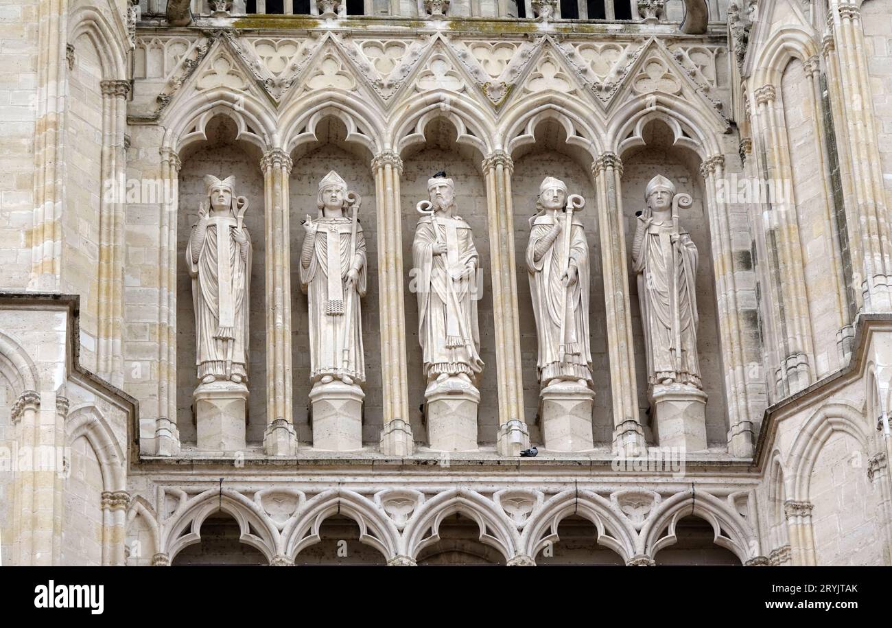 Sens cathedral hi-res stock photography and images - Alamy