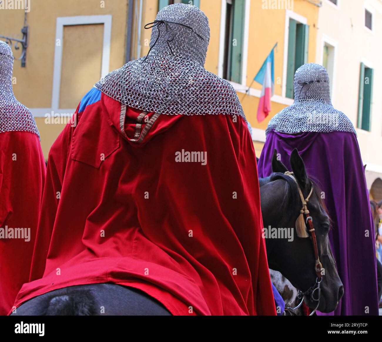 Medieval garb horse hi-res stock photography and images - Alamy