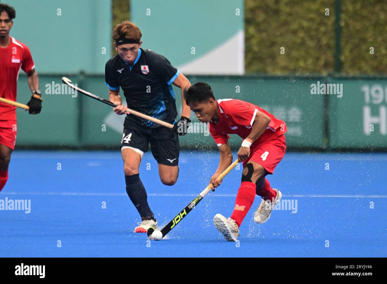 Hangzhou, China. 30th Sep, 2023. Kosei Kawabe (L) of the Japan men ...