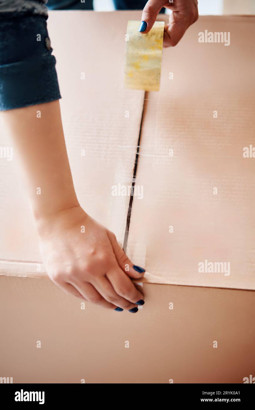 Person hands packing new hi-res stock photography and images - Alamy