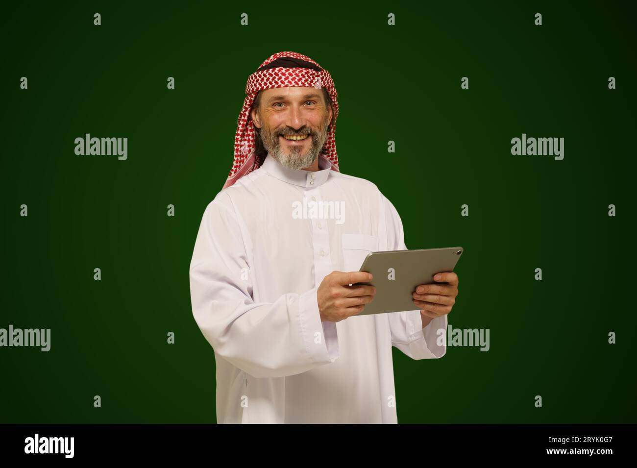 Communication arab hi-res stock photography and images - Alamy