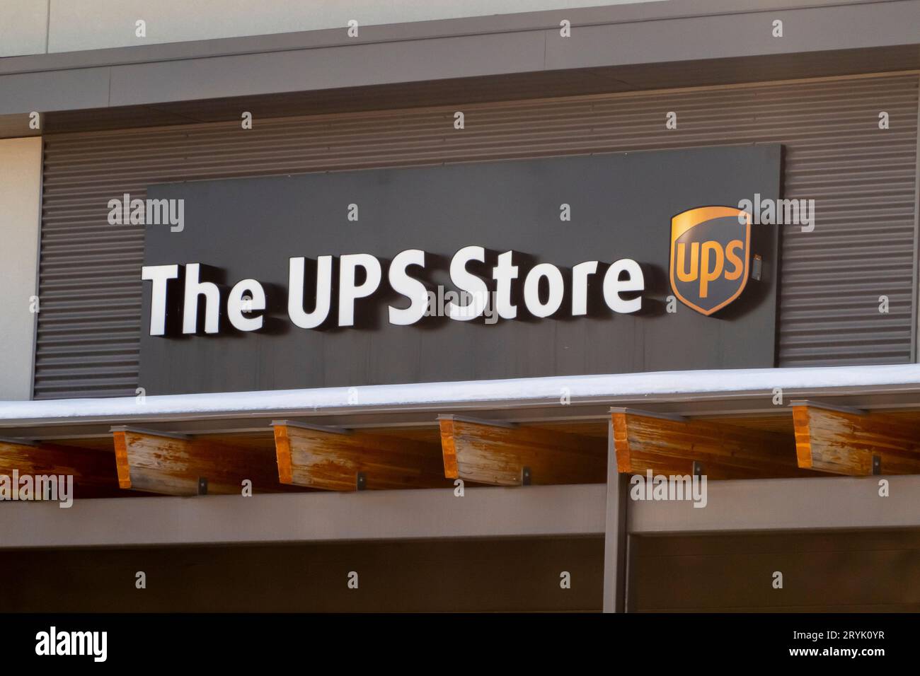 The ups store hi-res stock photography and images - Alamy
