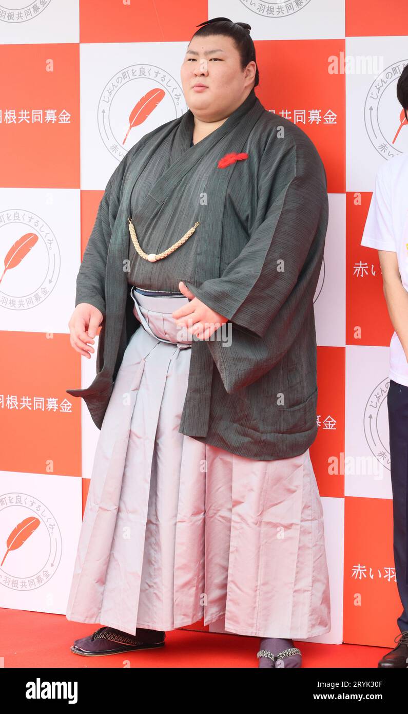 Tokyo, Japan. 1st Oct, 2023. Japanese sumo wrestler Atamifuji attends a ...