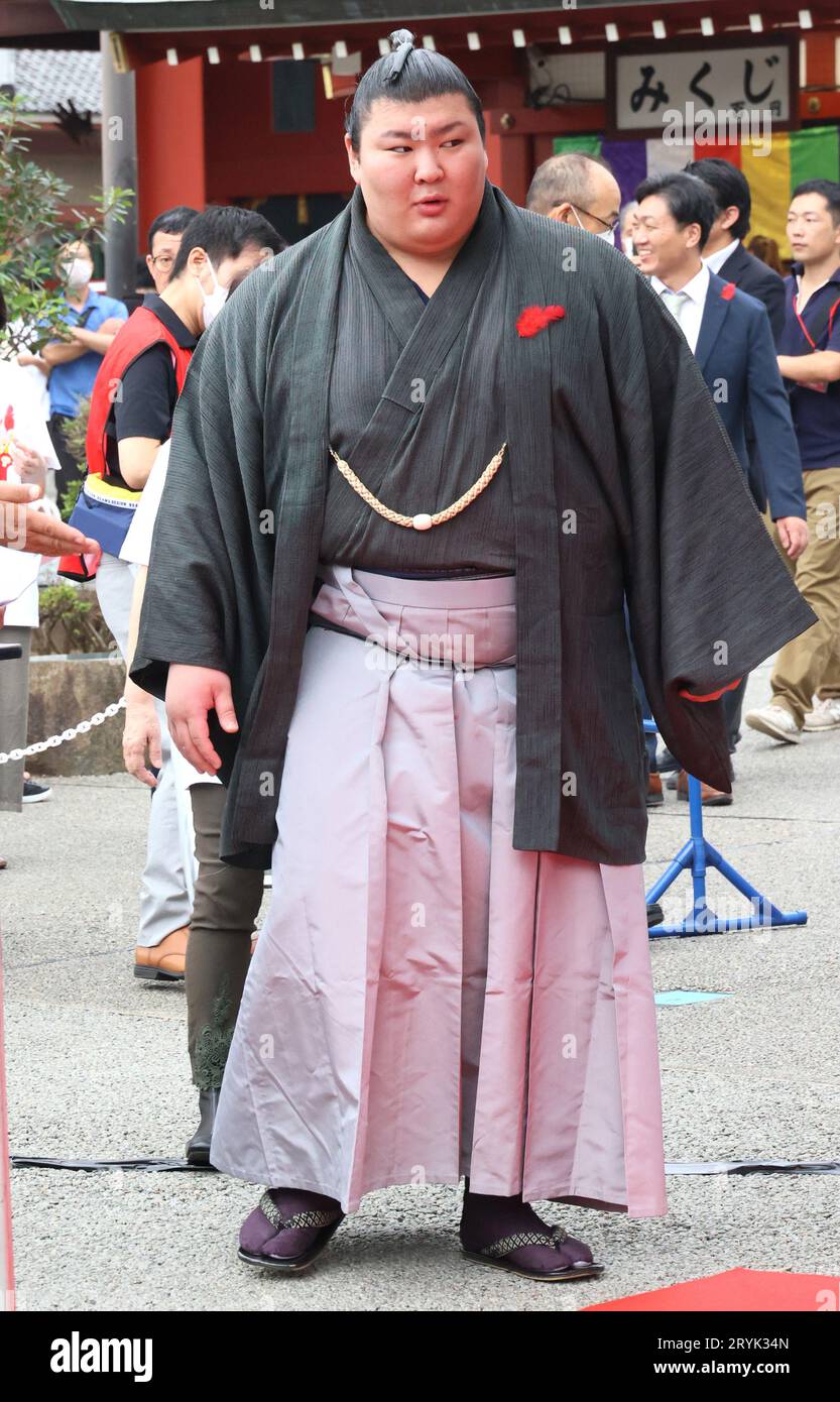 Tokyo, Japan. 1st Oct, 2023. Japanese sumo wrestler Atamifuji arrives ...