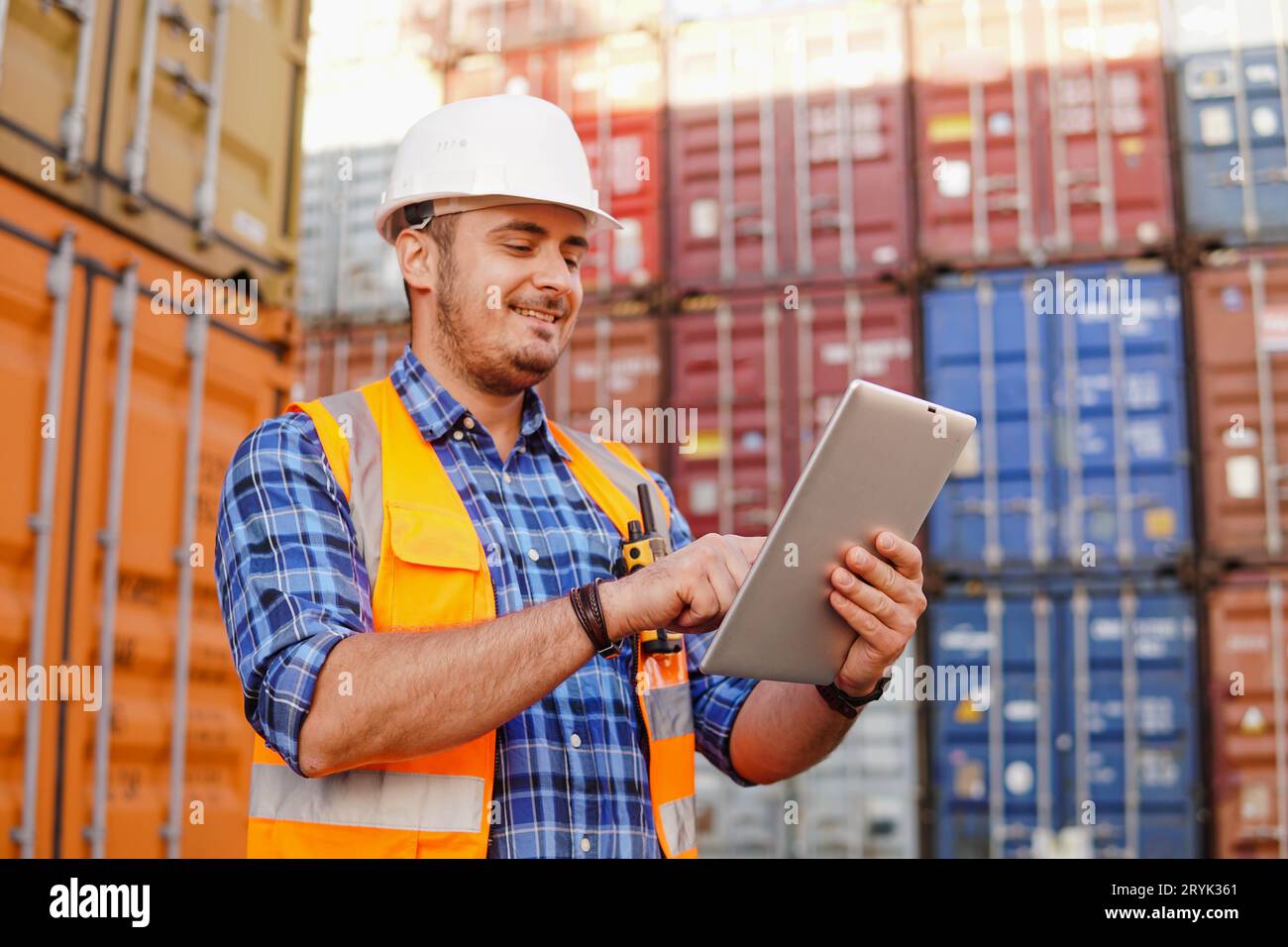 Construction worker uses tablet hi-res stock photography and images - Alamy