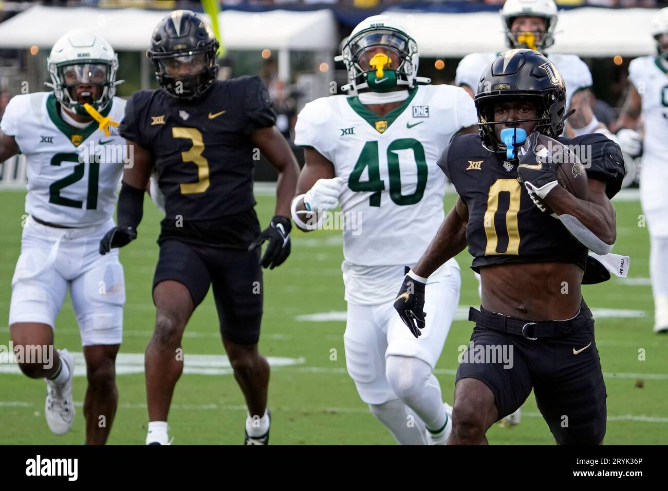 Central Florida running back Johnny Richardson (0) runs past Baylor ...