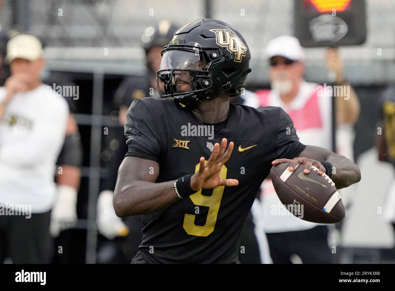 Central Florida quarterback Timmy McClain (9) looks for a receiver ...