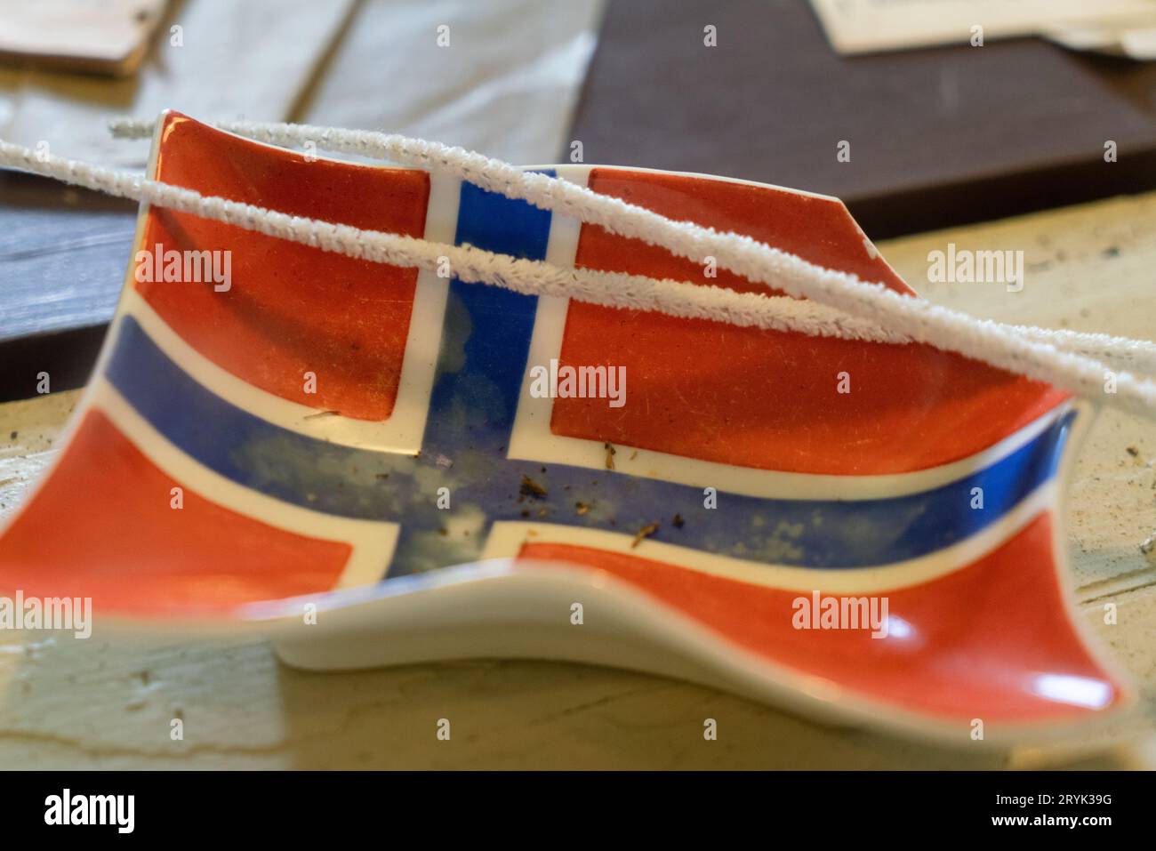 Ashtray with pipe cleaner in the colors of Norway Stock Photo - Alamy