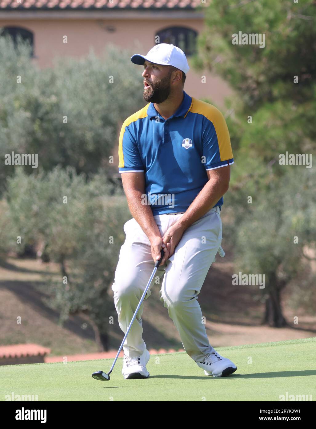 John rahm putt hi-res stock photography and images - Alamy