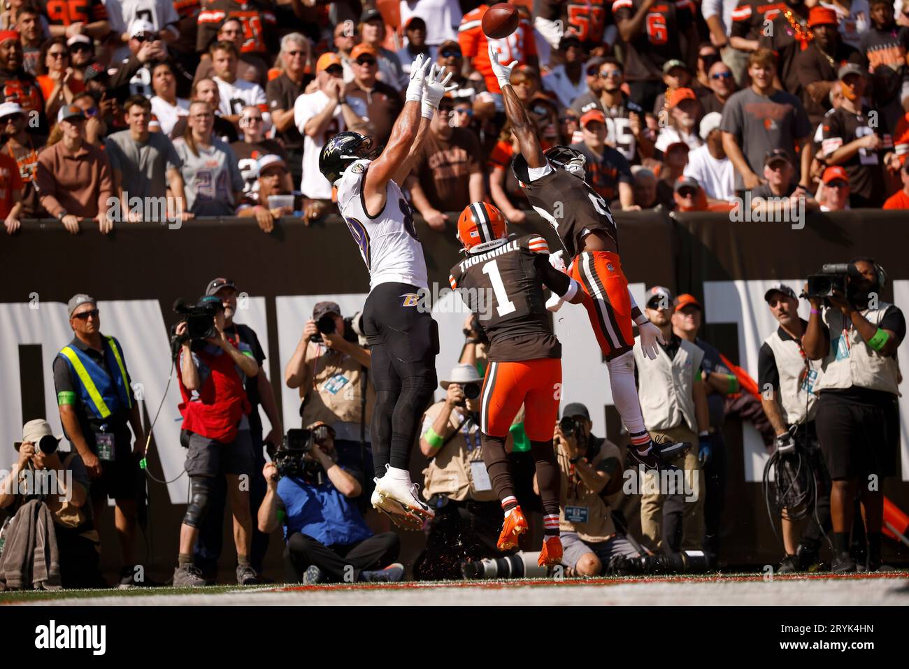 Baltimore Ravens tight end Mark Andrews (89) catches a pass for a ...