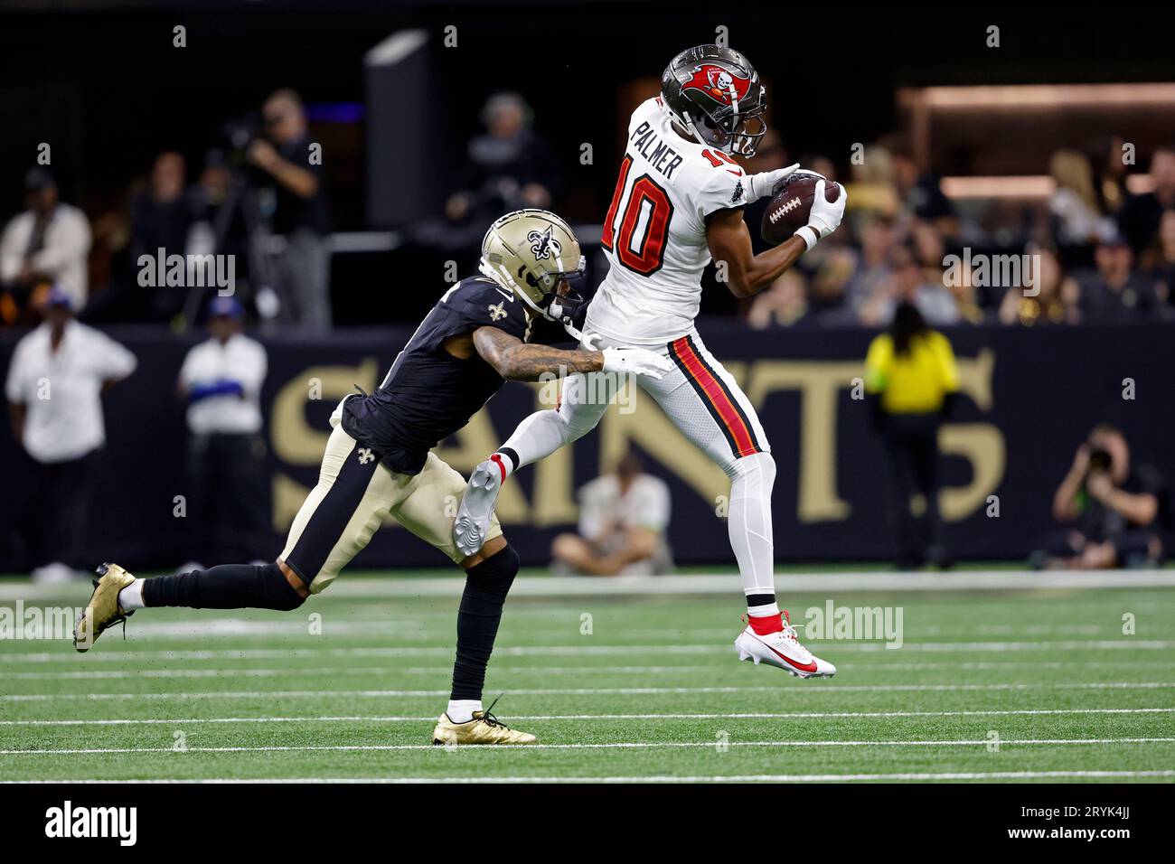 Tampa Bay Buccaneers wide receiver Trey Palmer (10) makes a reception ...