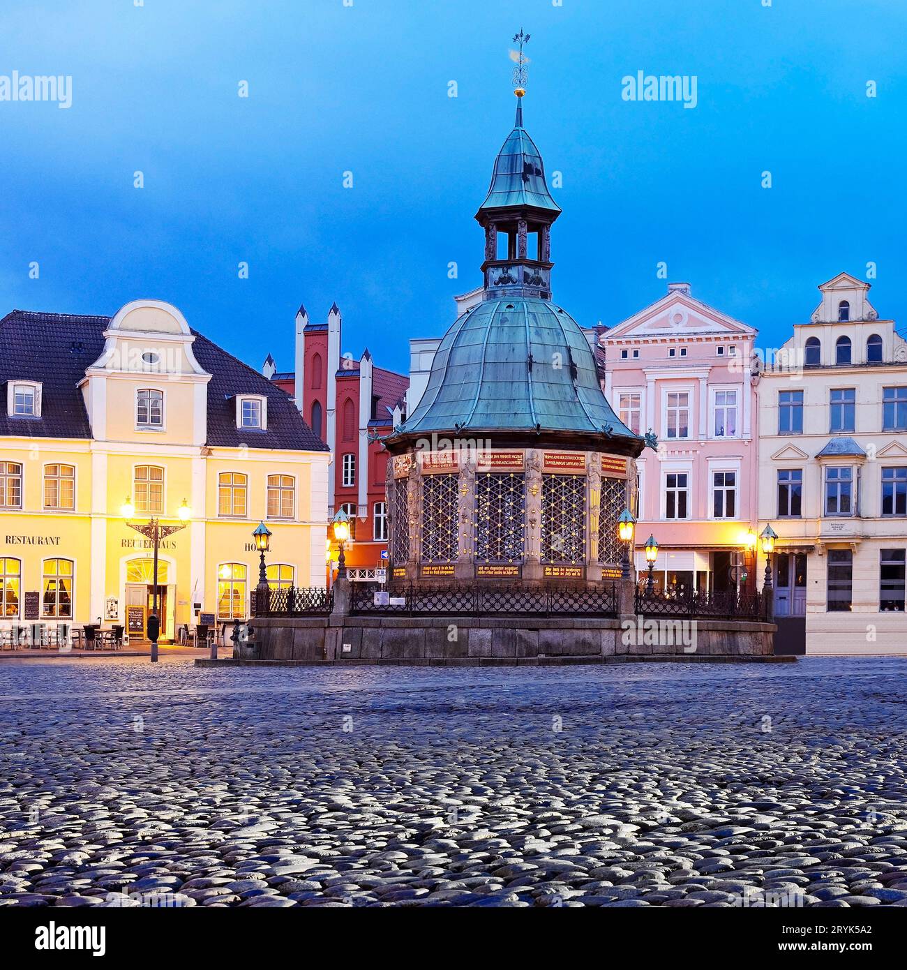 Wasserkunst am Markt, UNESCO World Heritage Site, Wismar, Mecklenburg ...