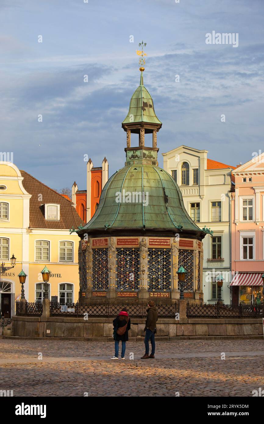 Wasserkunst am Markt, UNESCO World Heritage Site, Wismar, Mecklenburg ...