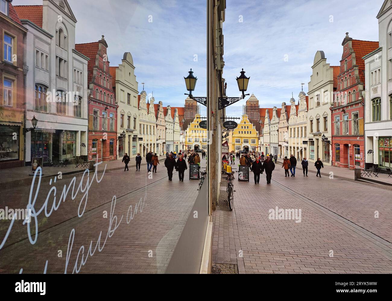 The gable facades of Kraemerstrasse are reflected in the shop window of ...