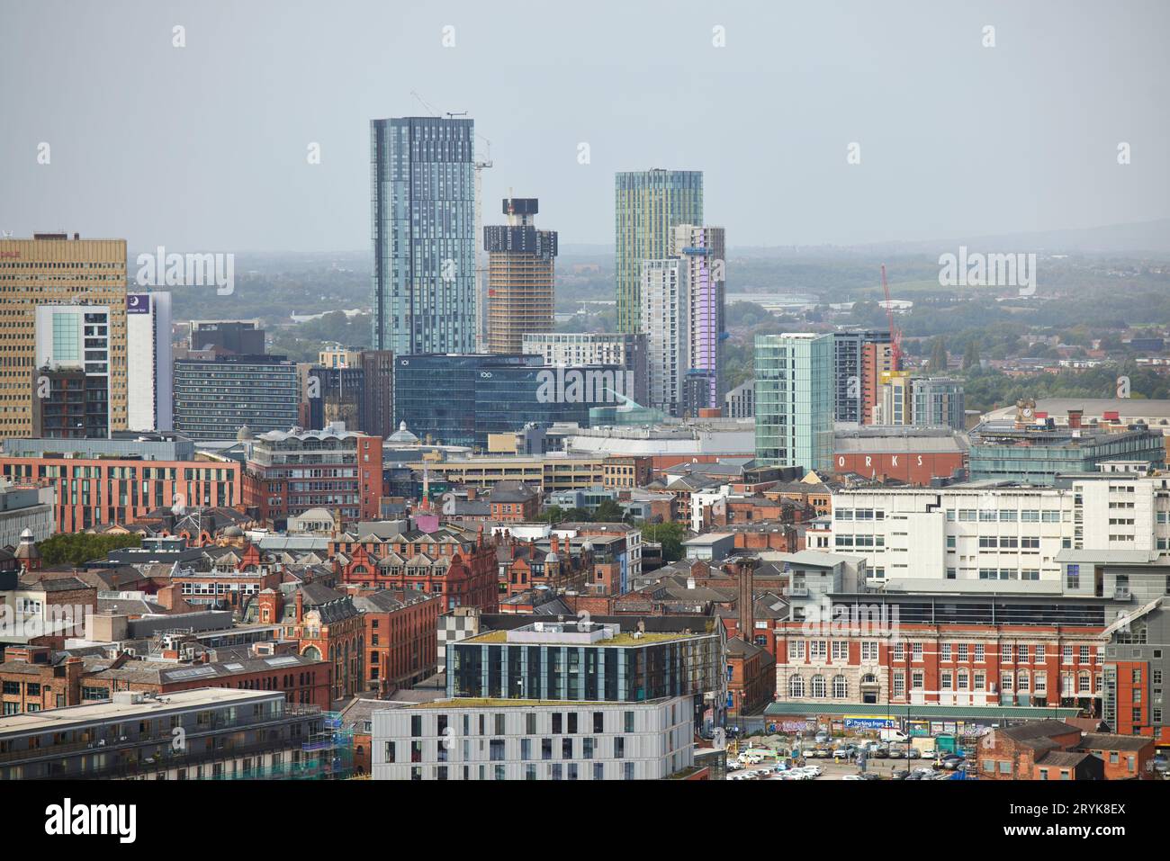City rooftops high rise building hi-res stock photography and images ...