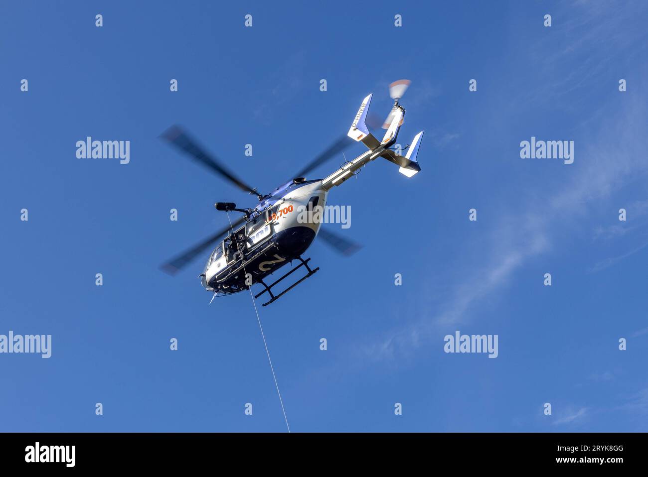 Bergwacht und Polizei üben Luftrettung Ein Hubschrauber des hessischen ...