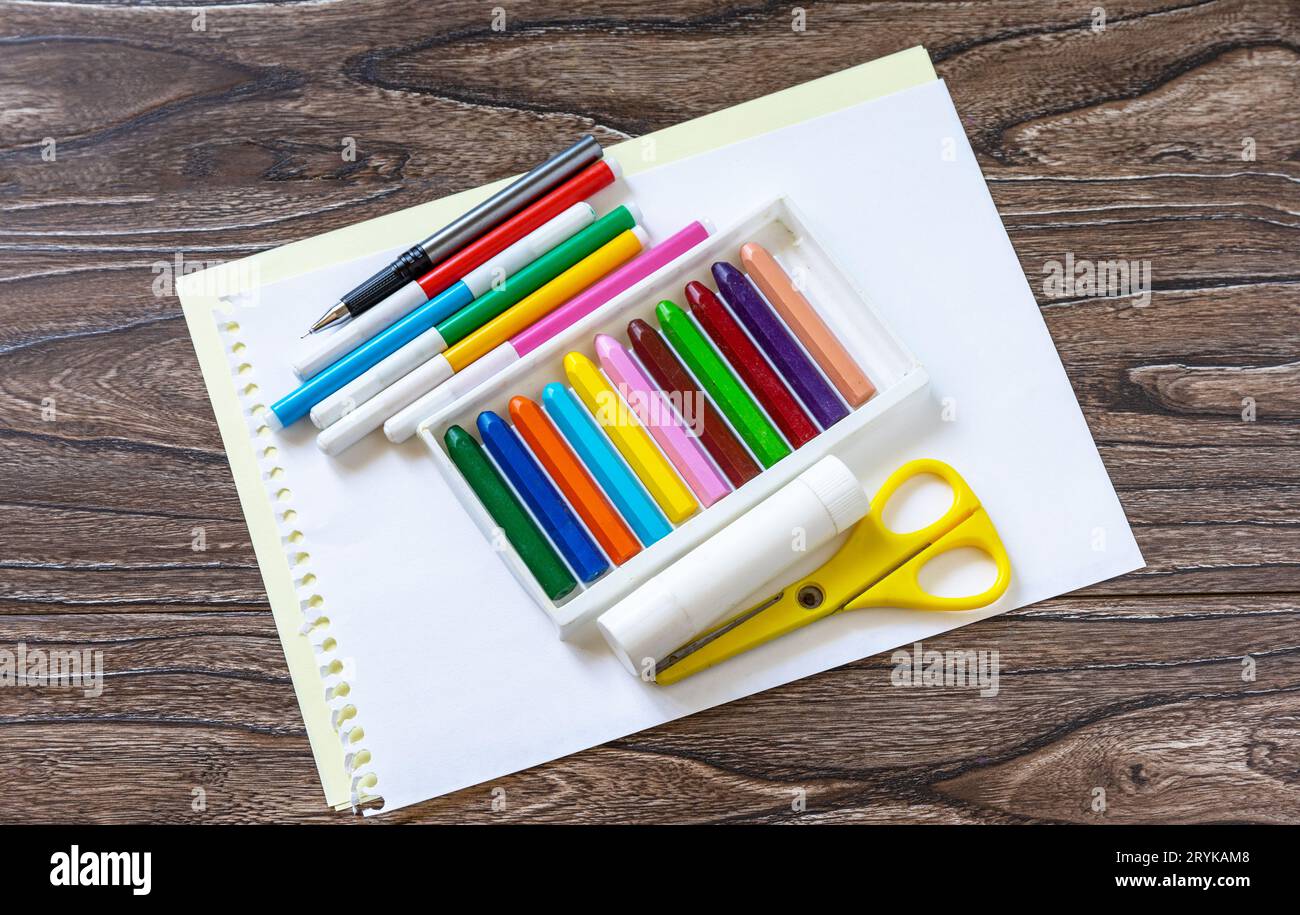 Instruction step 1. Paper Fan paper ice cream on a wooden table ...