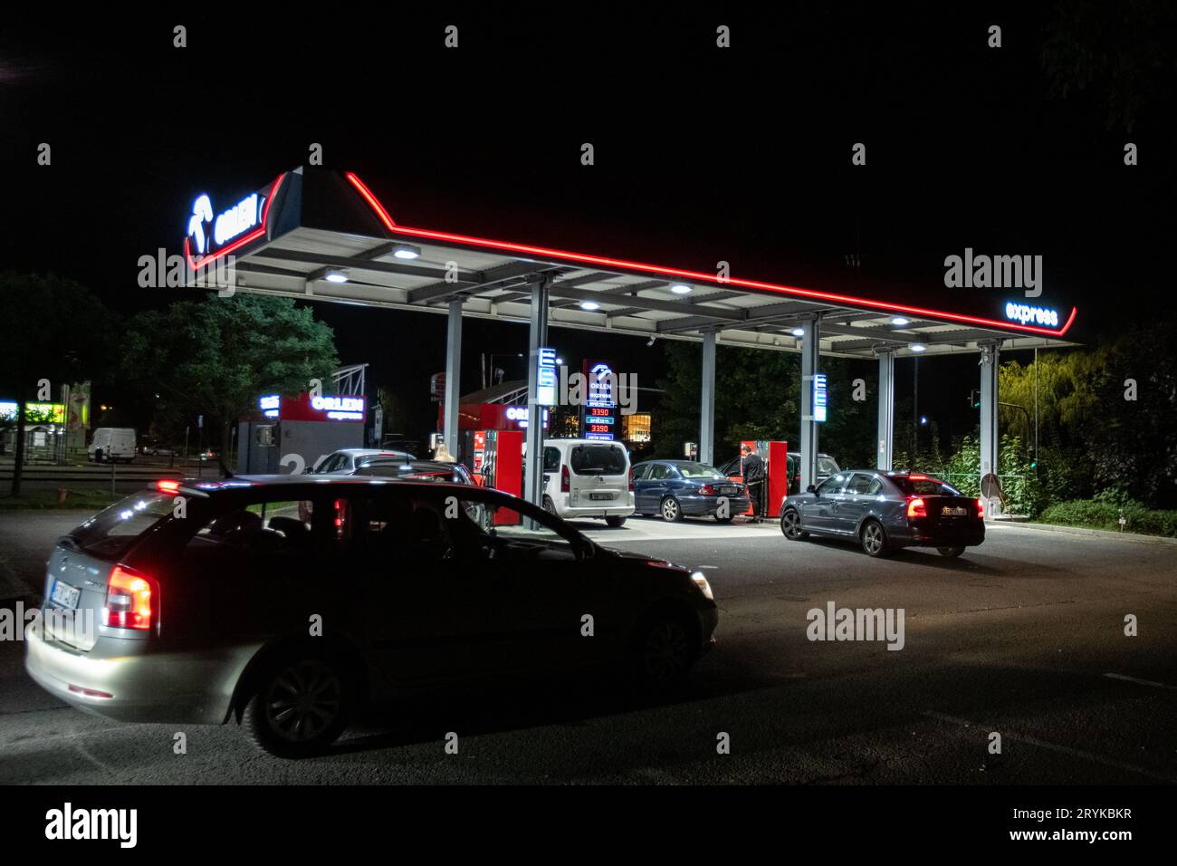 Fill up stations hi-res stock photography and images - Alamy