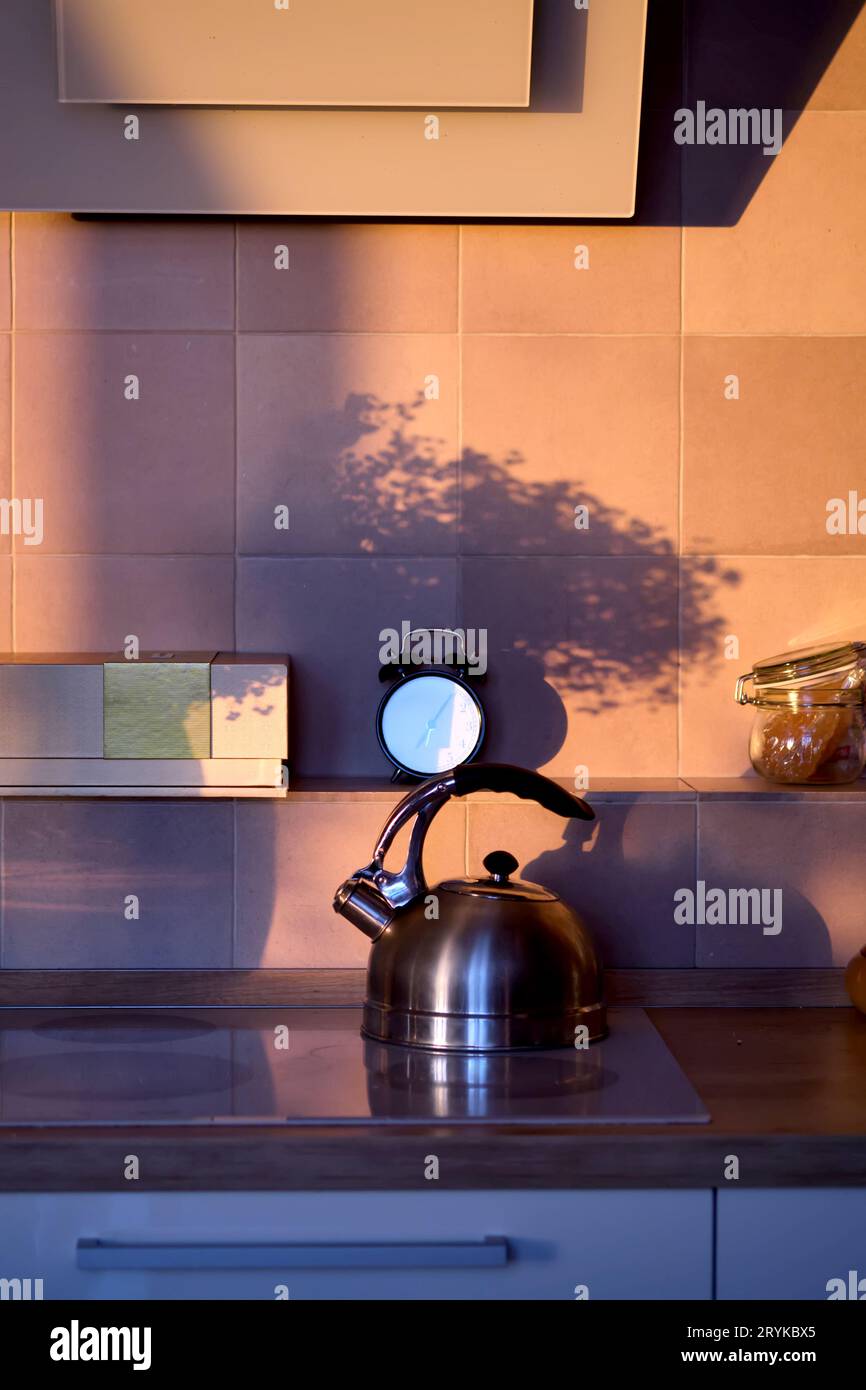 Light shone on table hi-res stock photography and images - Alamy