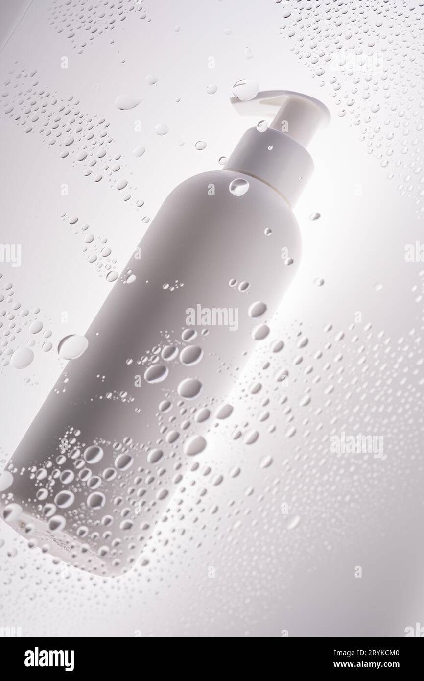 Bottle of shampoo in bathroom hi-res stock photography and images - Alamy