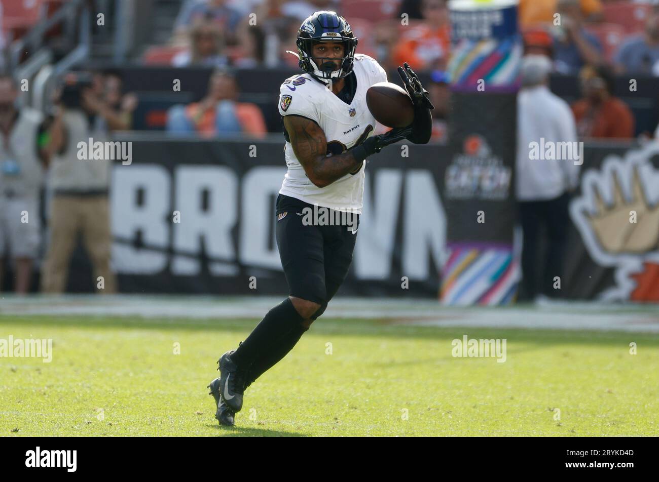 Baltimore Ravens safety Geno Stone (26) intercepts a pass during the ...