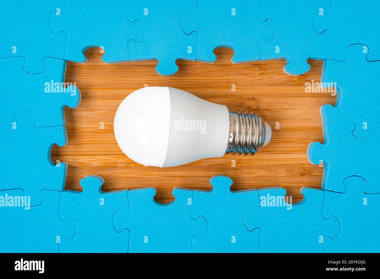 Puzzle lightbulb hi-res stock photography and images - Alamy