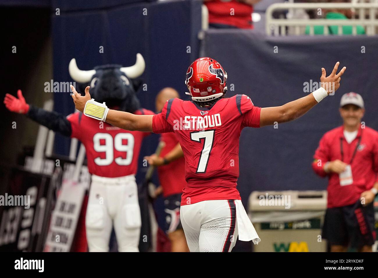 Houston Texans quarterback C.J. Stroud (7) celebrate his touchdown pass ...