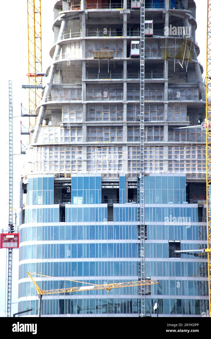 Scaffolding tower skyscraper hi-res stock photography and images - Alamy
