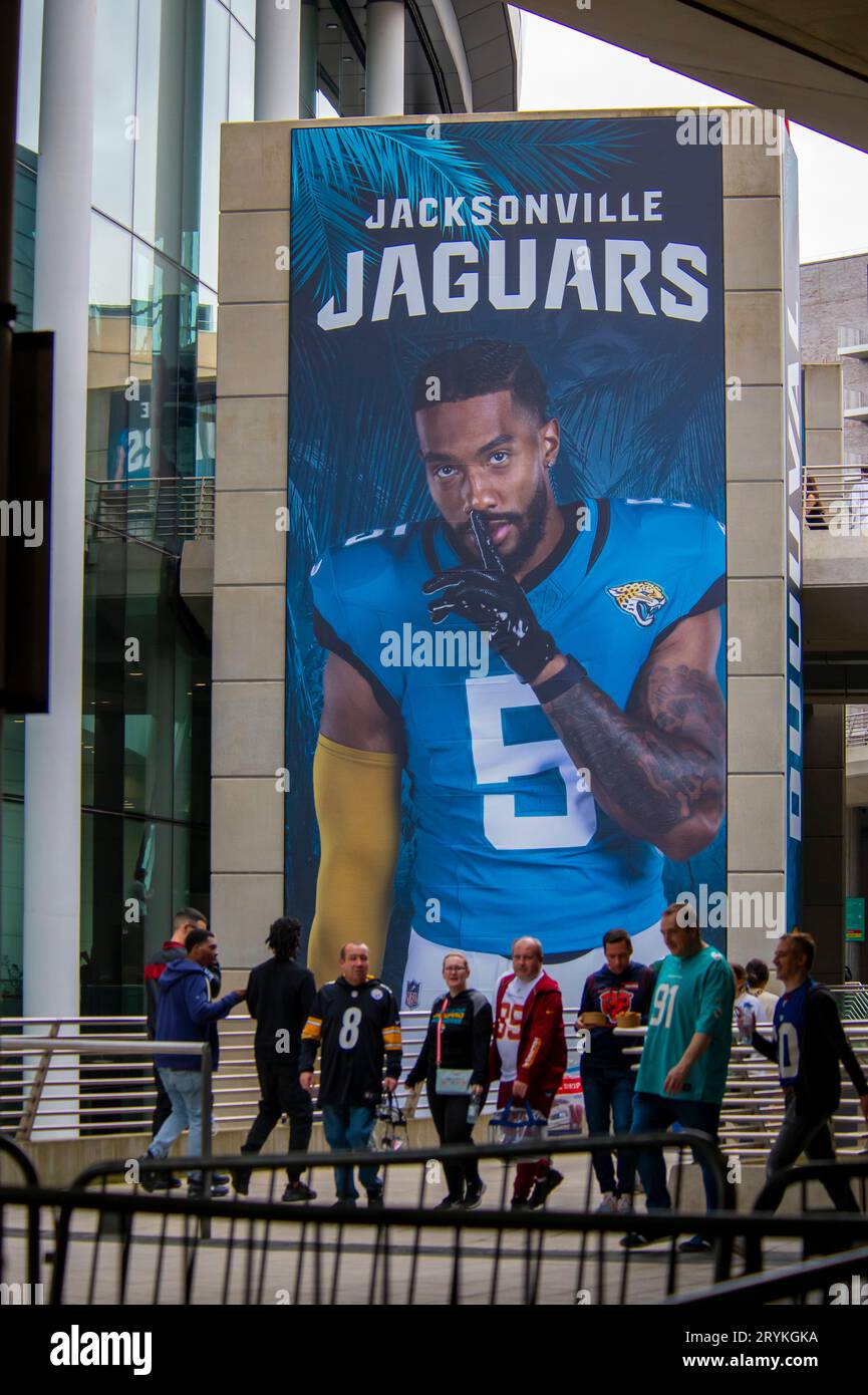 Large crowd nfl fans hi-res stock photography and images - Alamy