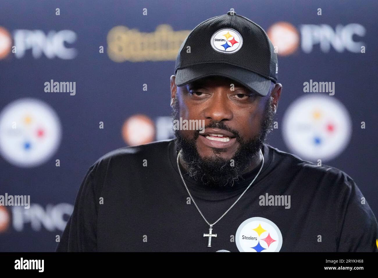Pittsburgh Steelers coach Mike Tomlin speaks after a football game ...
