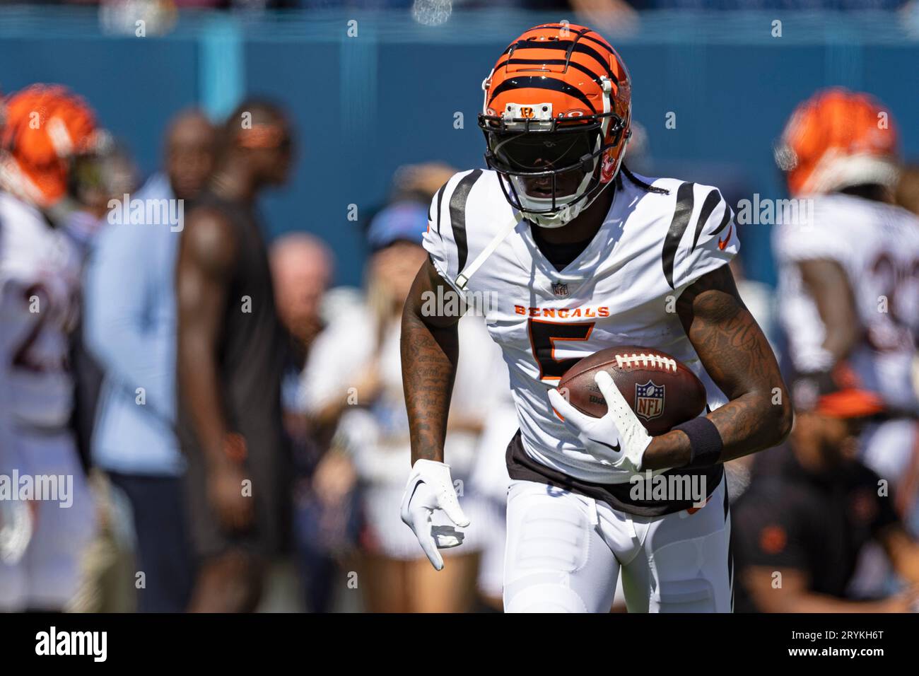 Cincinnati wide receiver Tee Higgins (5) runs after making a catch ...