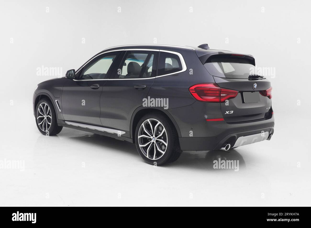 BMW X3 X-LINE XDRIVE 30E HÍBRIDA Stock Photo - Alamy