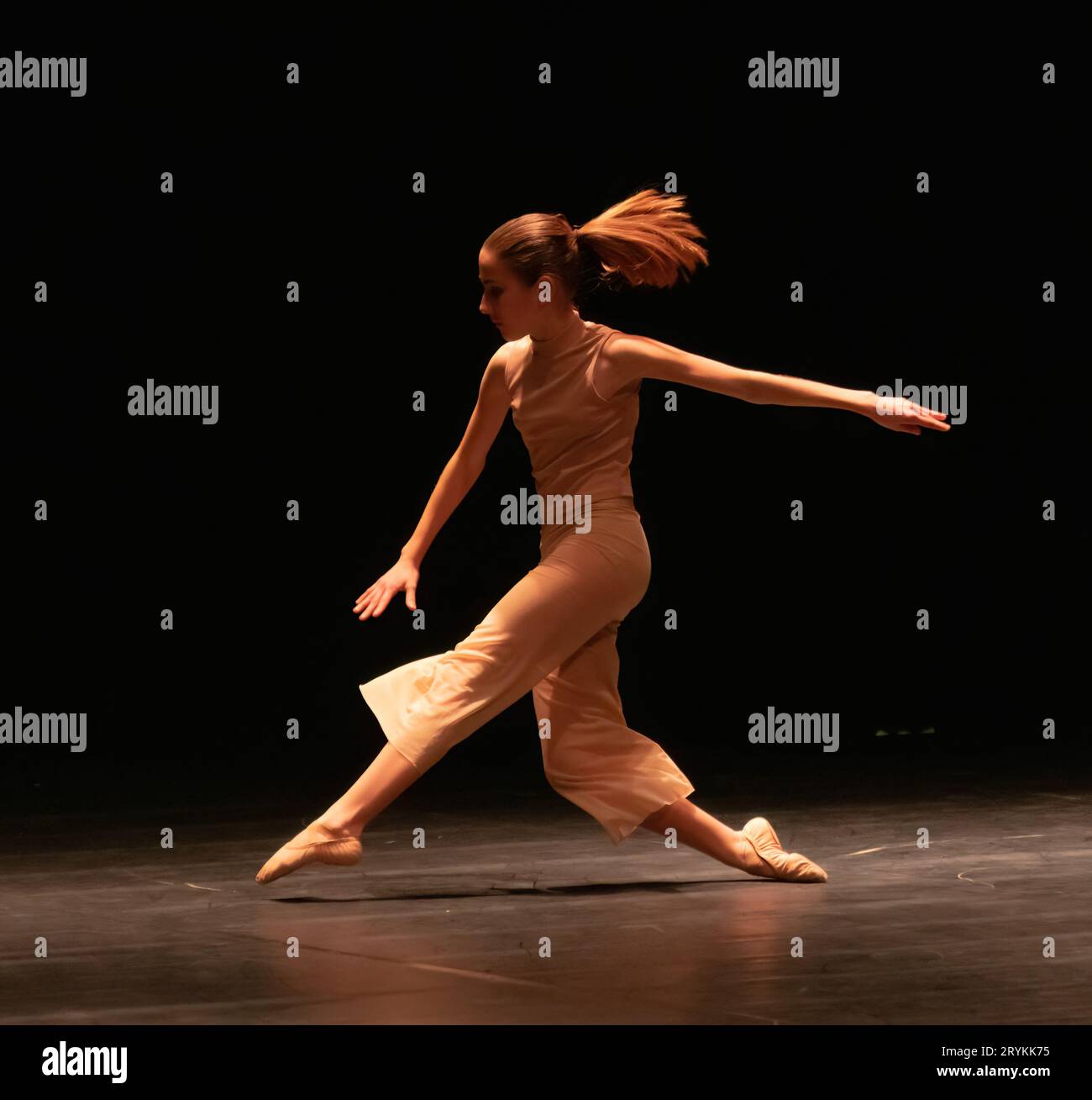 Classical dance hi-res stock photography and images - Alamy