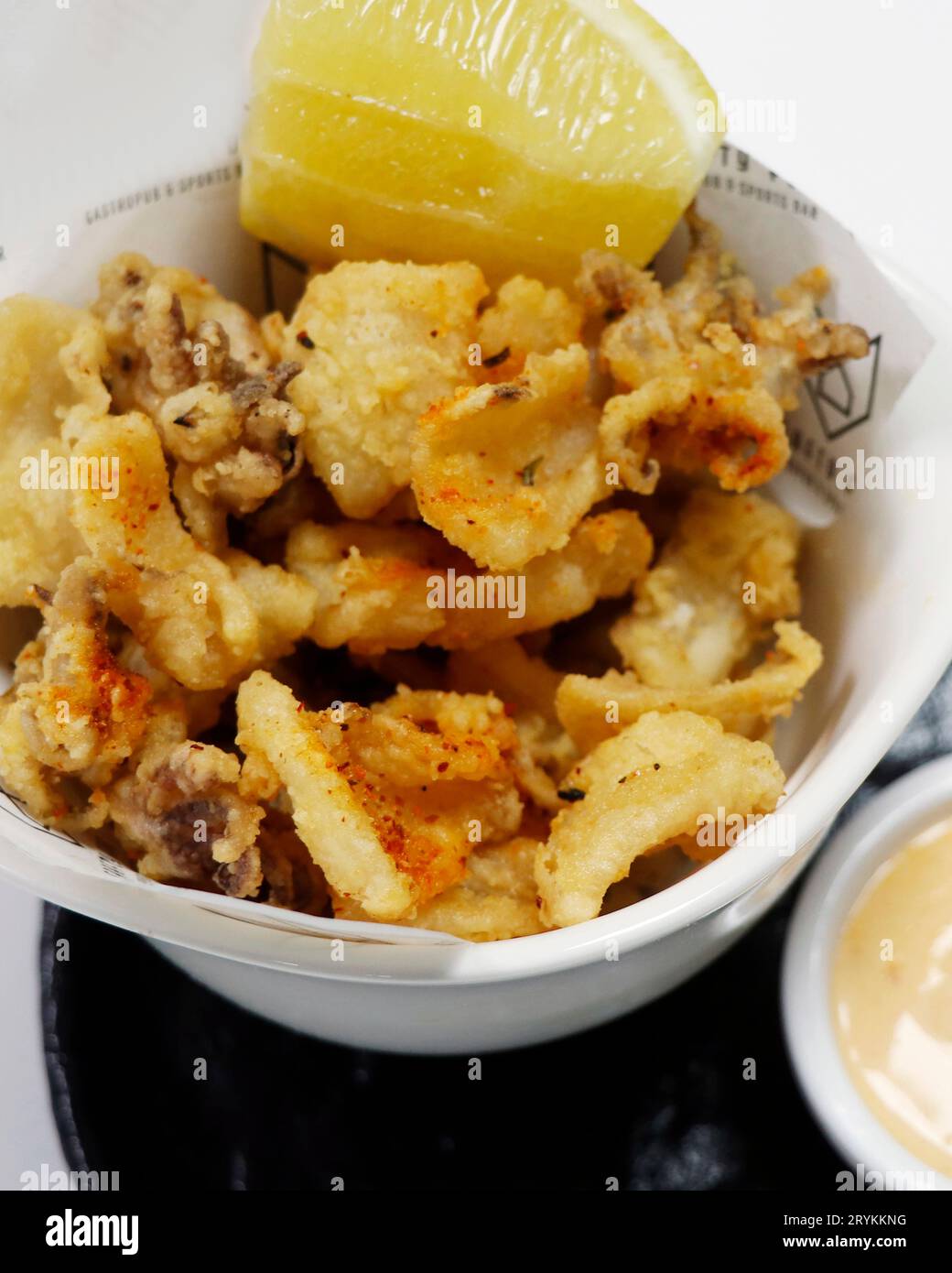 Calamari and tartare sauce hi-res stock photography and images - Alamy