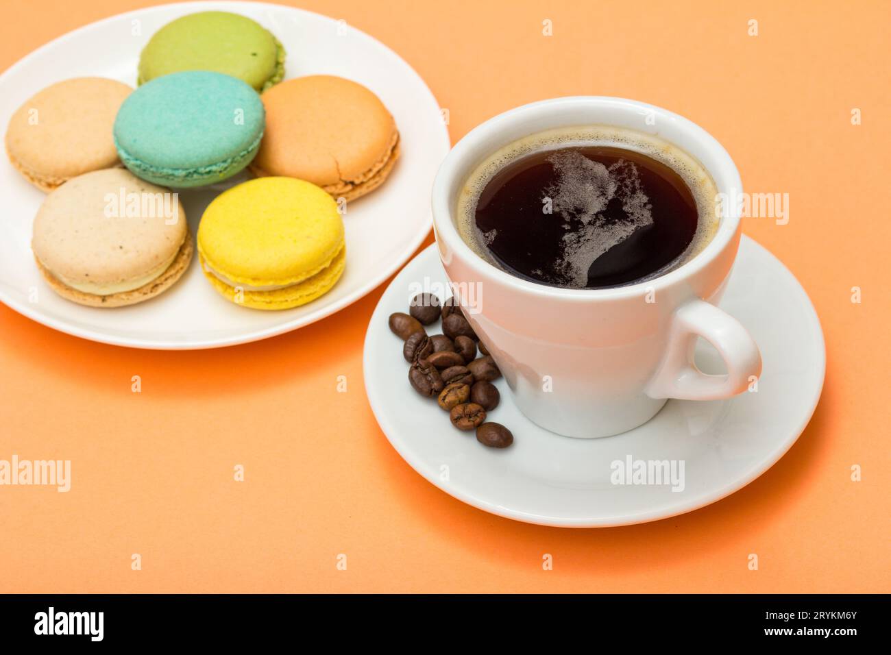 Macarons cakes hi-res stock photography and images - Alamy