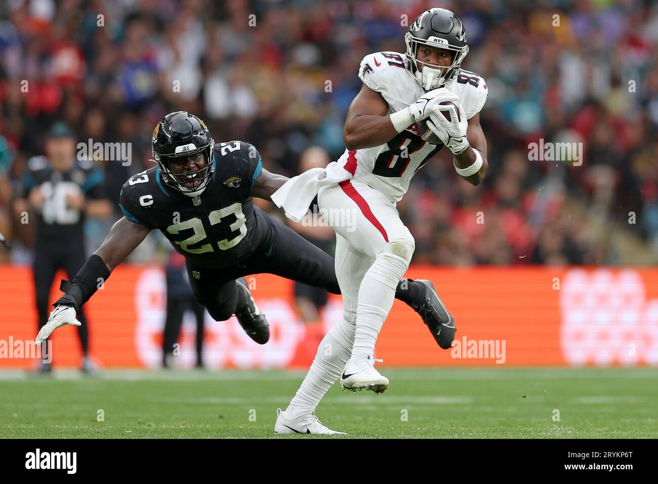 Jacksonville Jaguars linebacker Foyesade Oluokun (23) tries to tackle ...