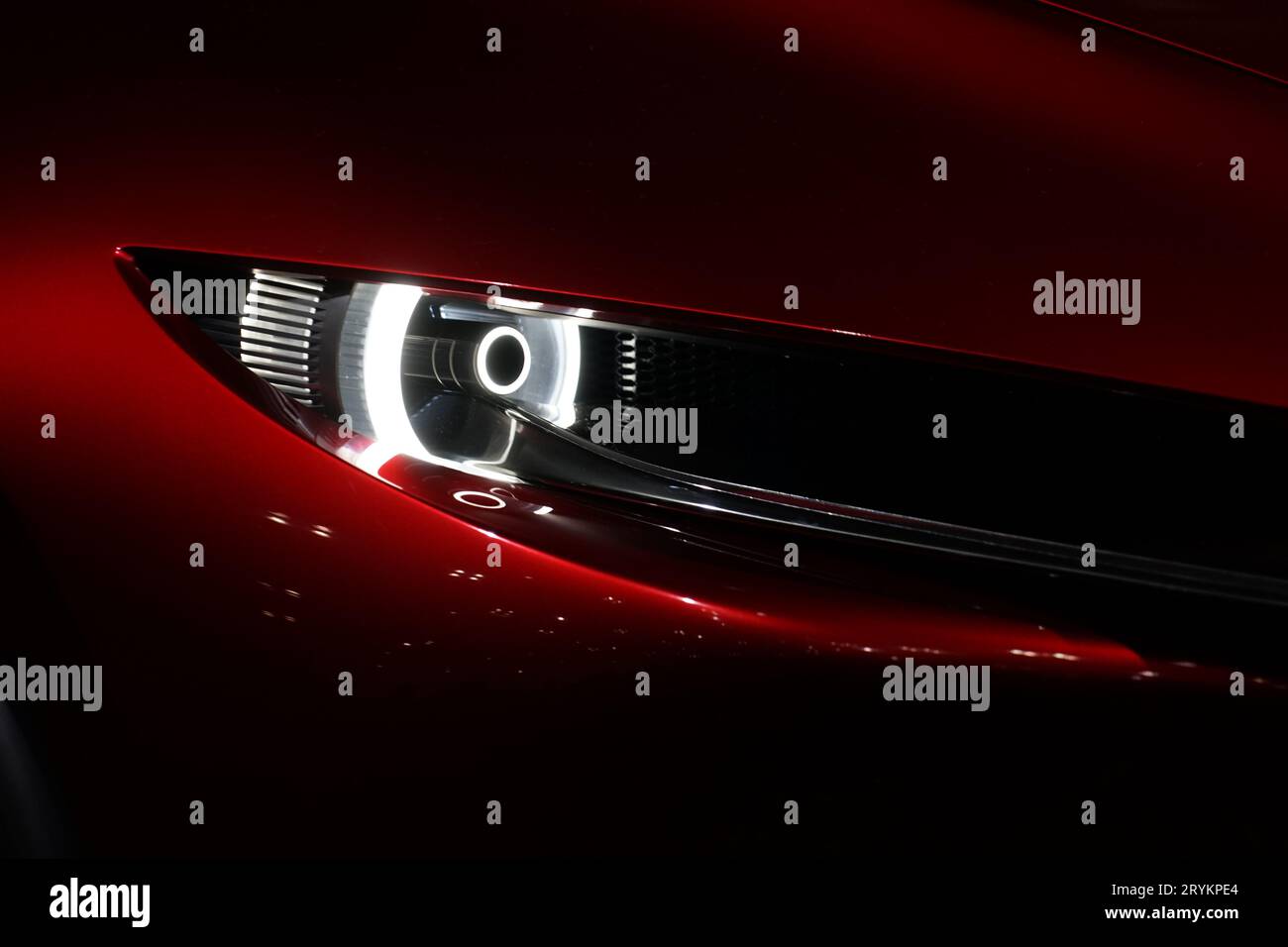 Headlight night car hi-res stock photography and images - Alamy