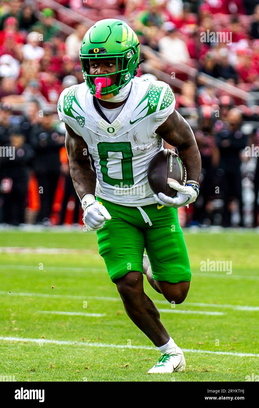 September 30 2023 Palo Alto, CA USA Oregon running back Bucky Irving (0 ...