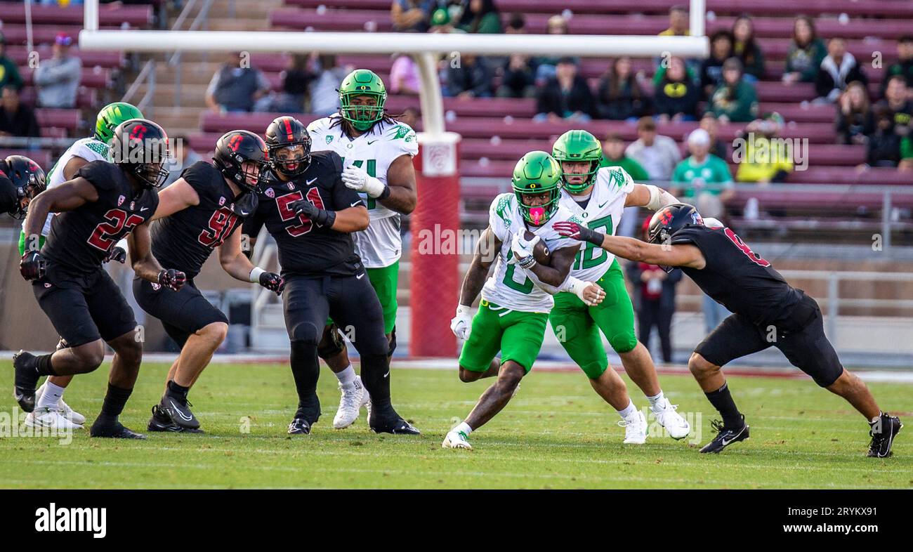 September 30 2023 Palo Alto, CA USA Oregon running back Bucky Irving (0 ...