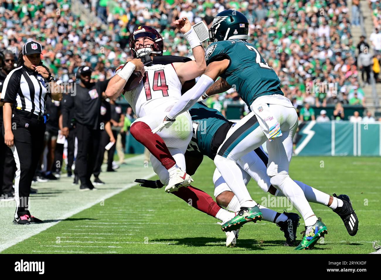 Zach cunningham eagles hi-res stock photography and images - Alamy