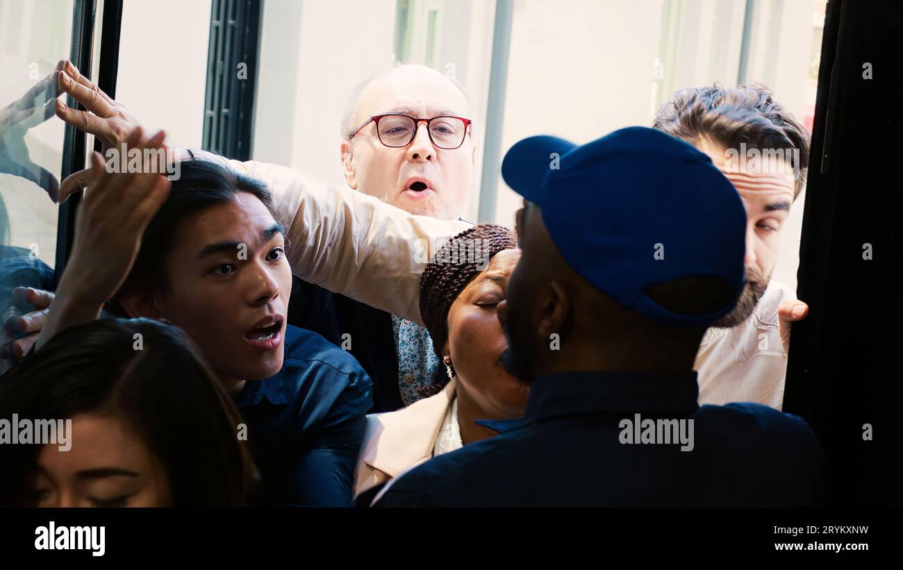 Mad shoppers breaking into shop during black friday promotions at ...