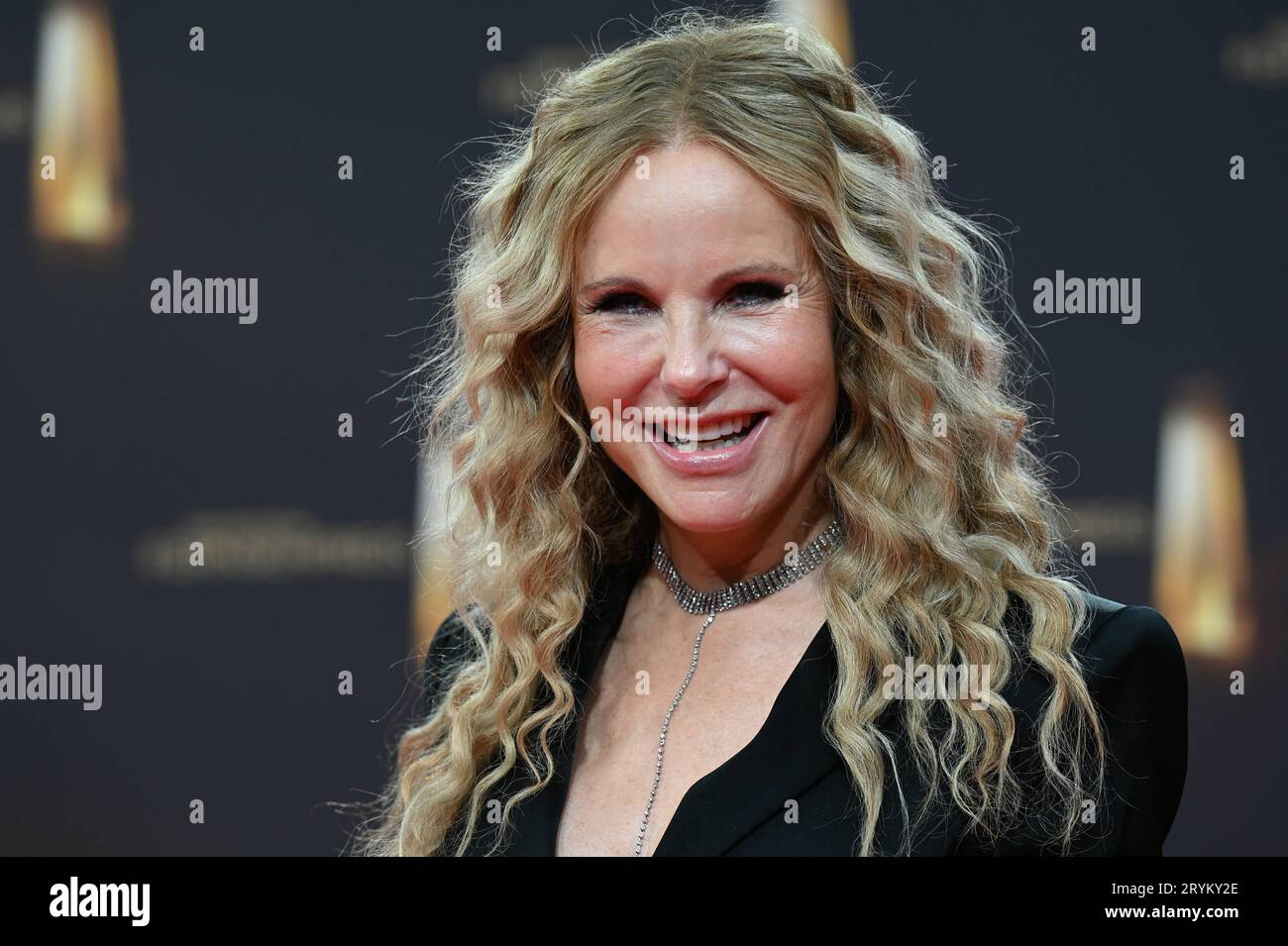 Moderatorin Katja Burkard kommt zur Gala und Verleihung des Deutschen ...