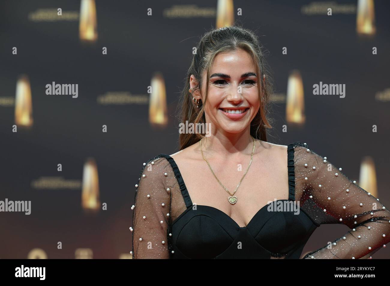 Sängerin Sarah Engels kommt zur Gala und Verleihung des Deutschen ...