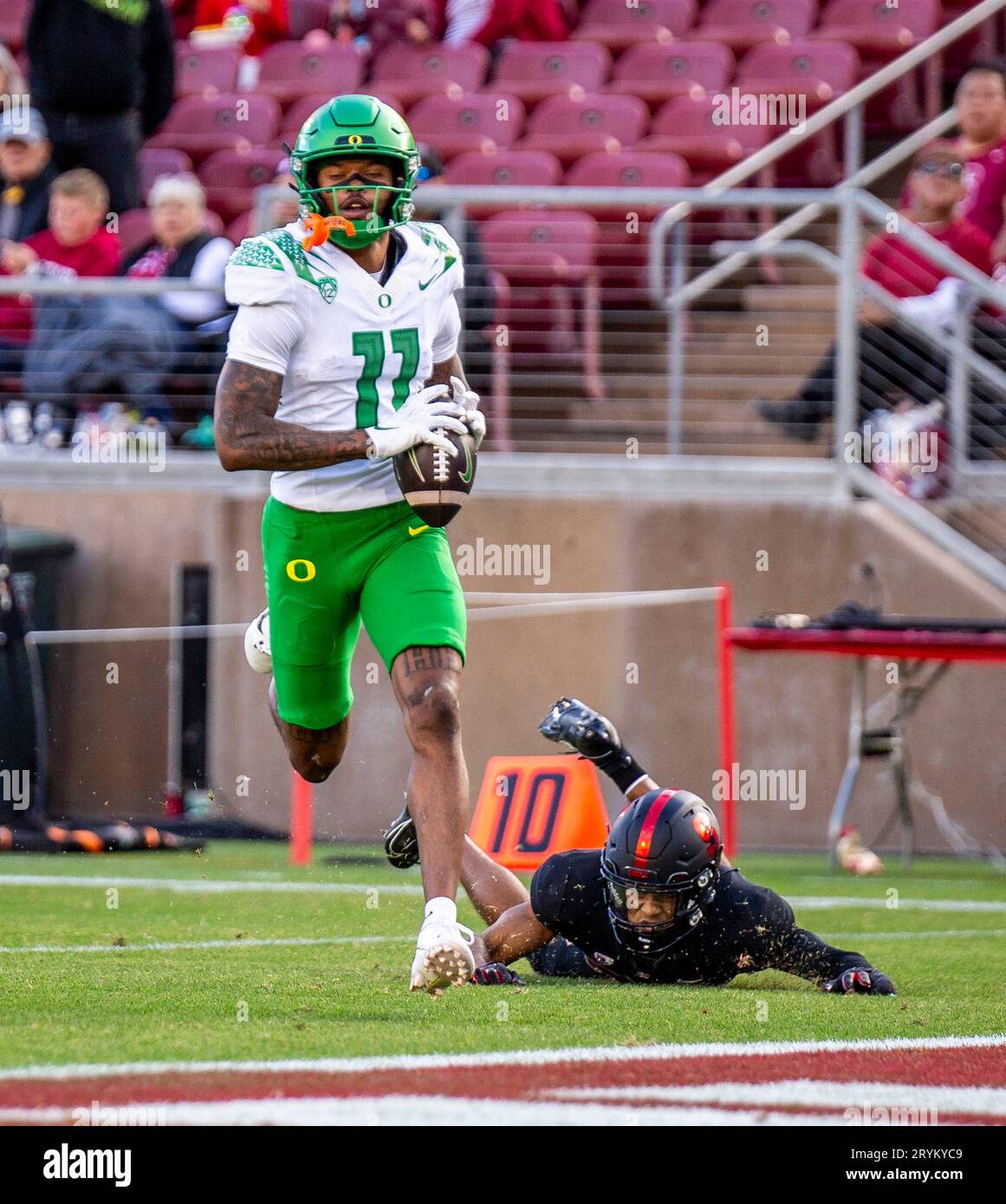 September 30 2023 Palo Alto, CA USA Oregon wide receiver Troy Franklin ...