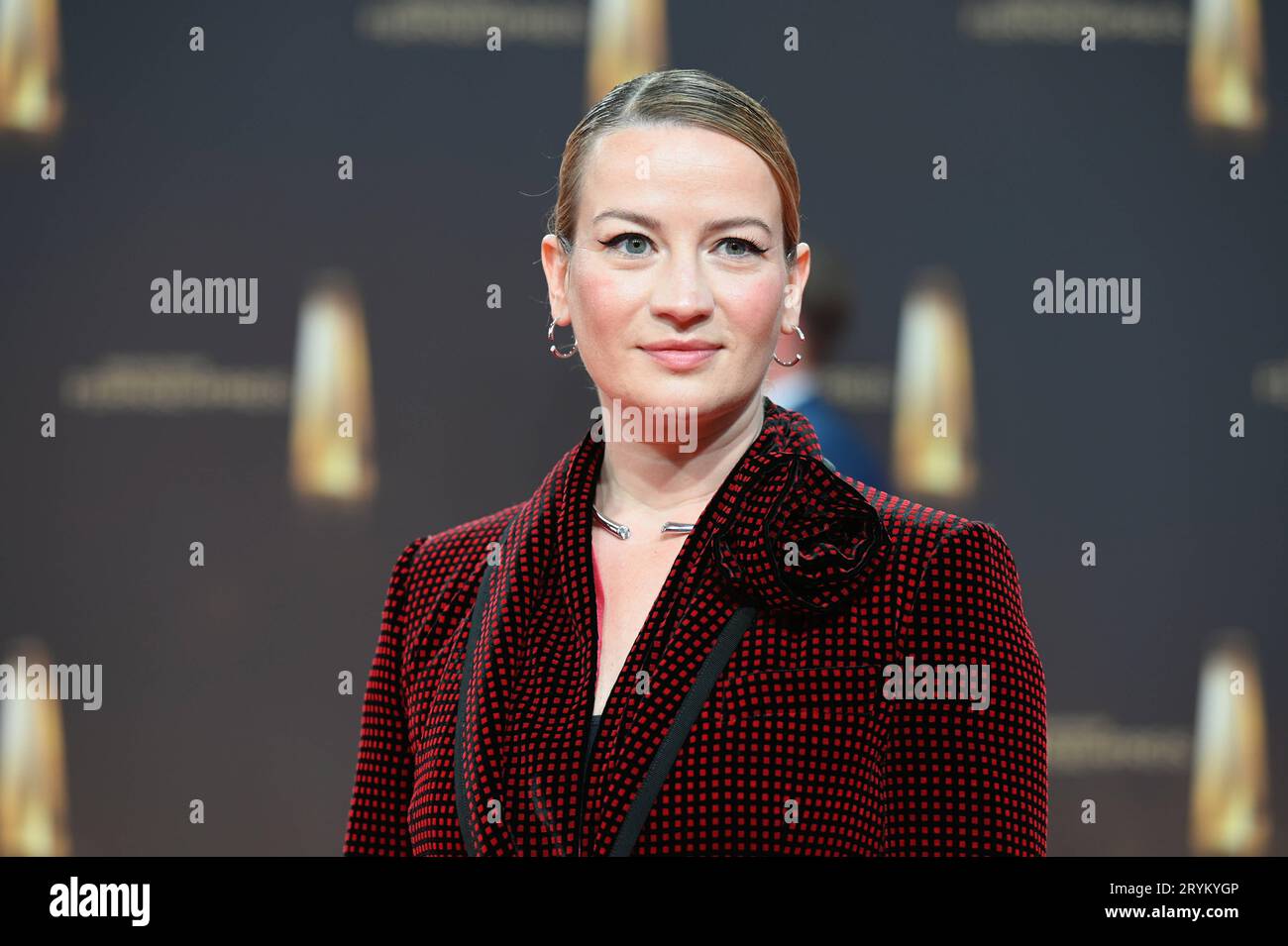 Schauspielerin Nina Gummich kommt zur Gala und Verleihung des Deutschen ...