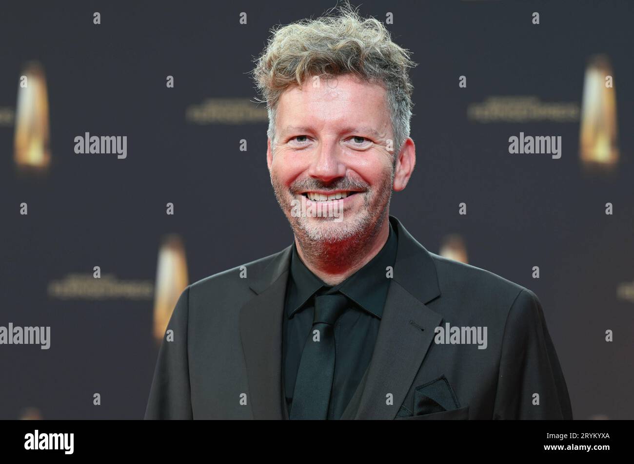 Moderator Thorsten Schorn kommt zur Gala und Verleihung des Deutschen ...