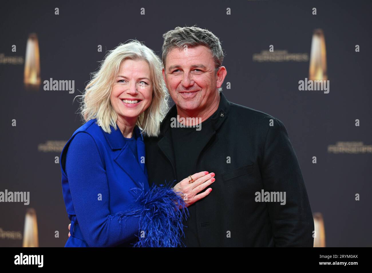 Schauspieler Hans Sigl und Ehefrau Susanne Sigl kommt zur Gala und ...