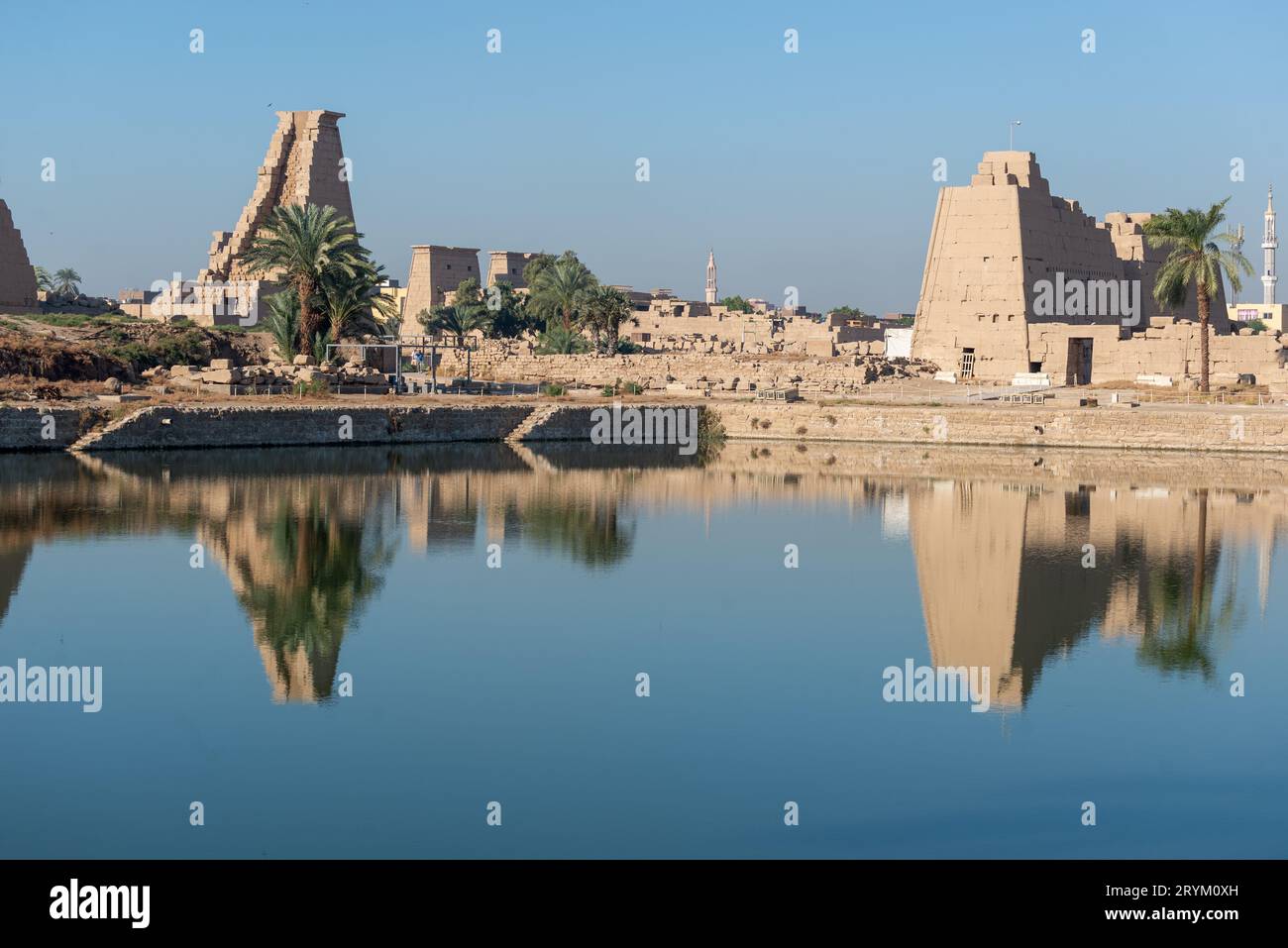 Sacred Lake at Karnak Temple, Egypt Stock Photo - Alamy